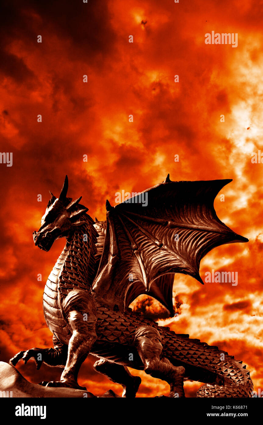 Dragon creature hi-res stock photography and images - Alamy