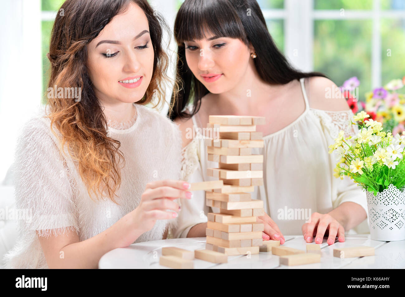Women playing blocks hi-res stock photography and images - Alamy