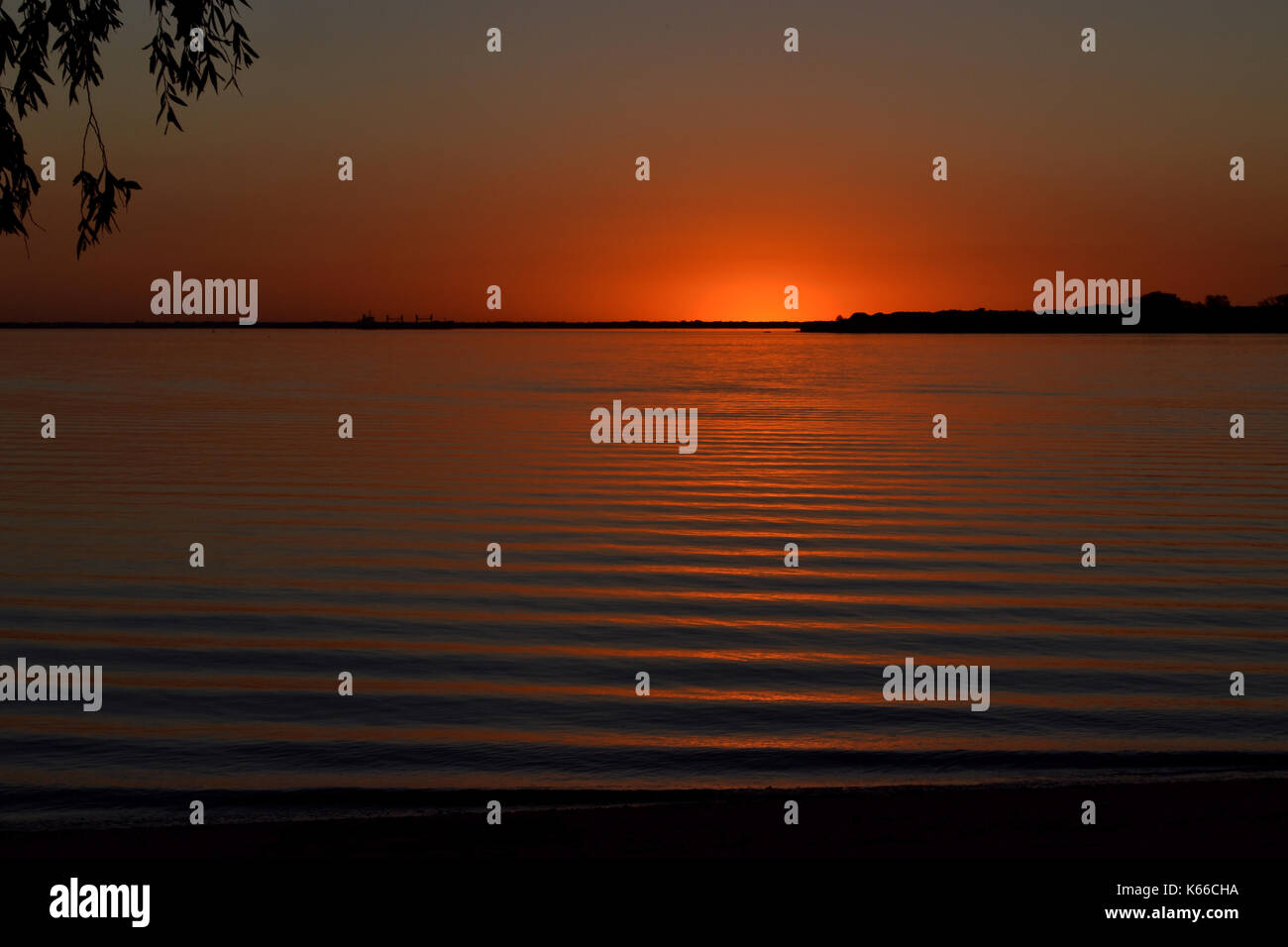 Sunset sea waves hi-res stock photography and images - Alamy
