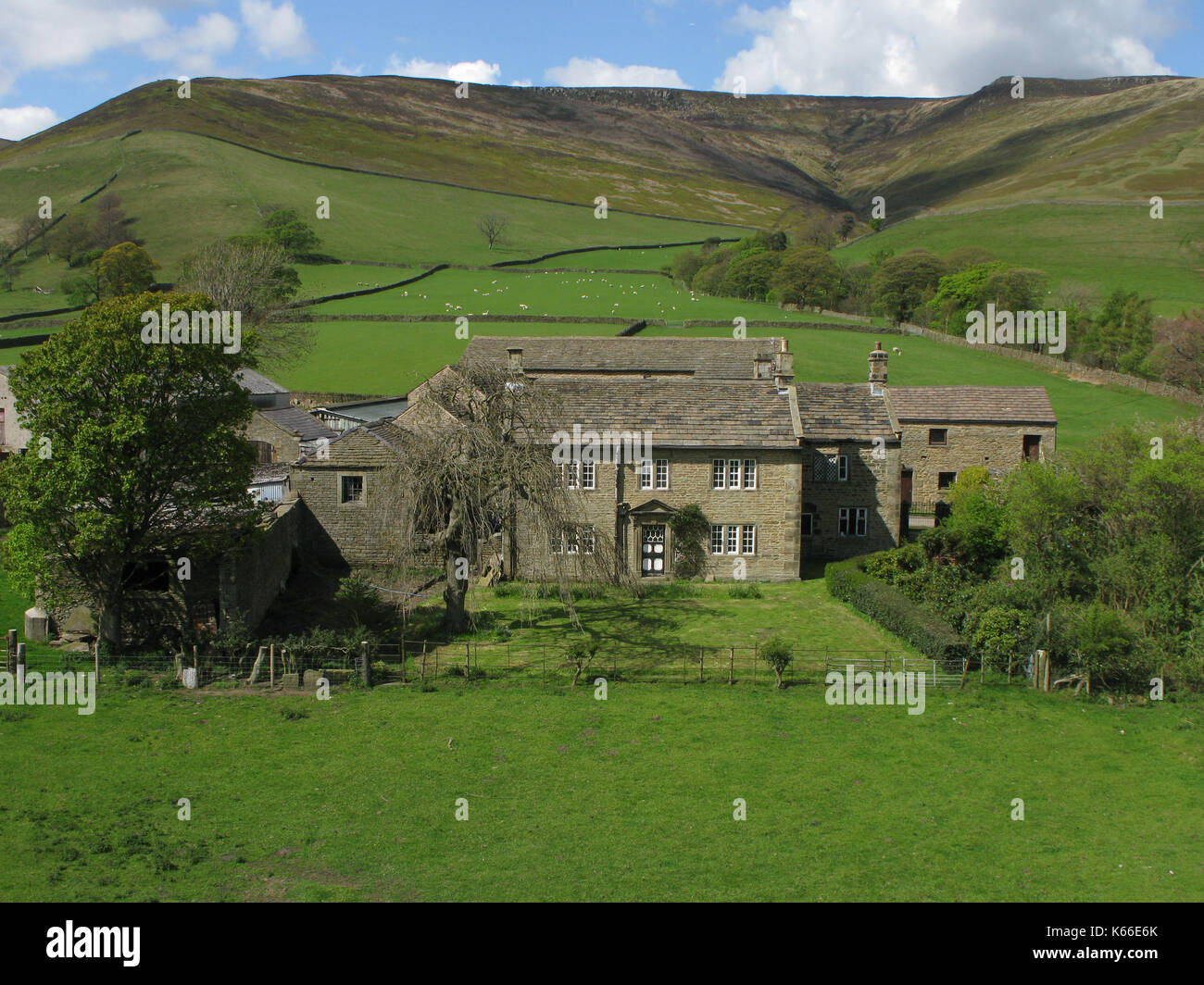 large Derbyshire Farm house, Edale Stock Photo - Alamy