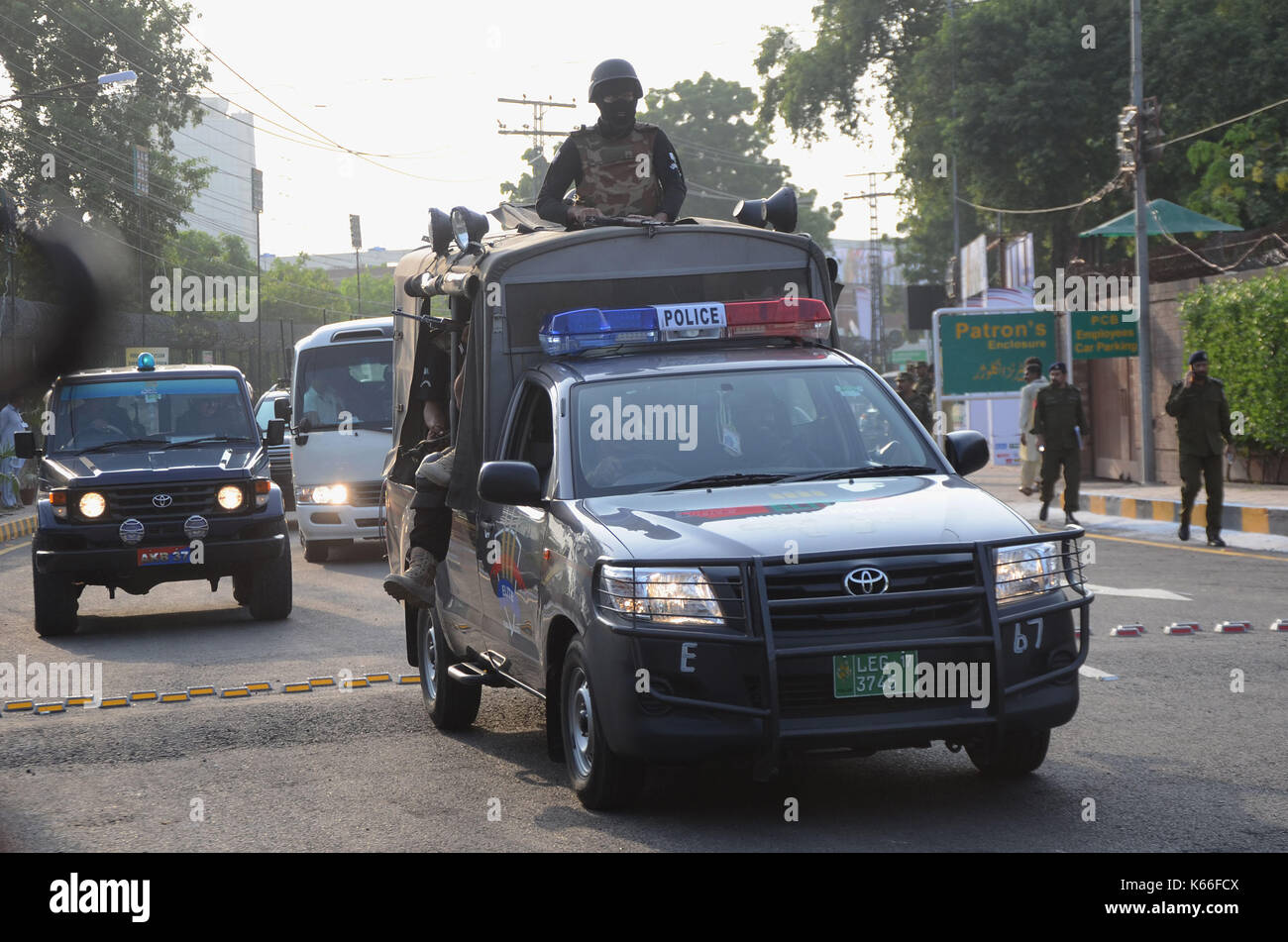 Pakistani police commandos take position on the arrival of World XI ...