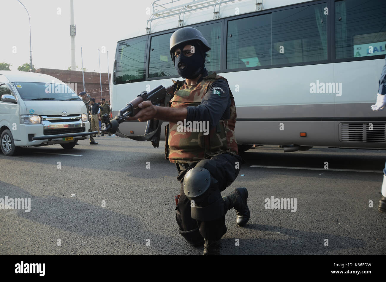 Pakistani police commandos take position on the arrival of World XI ...
