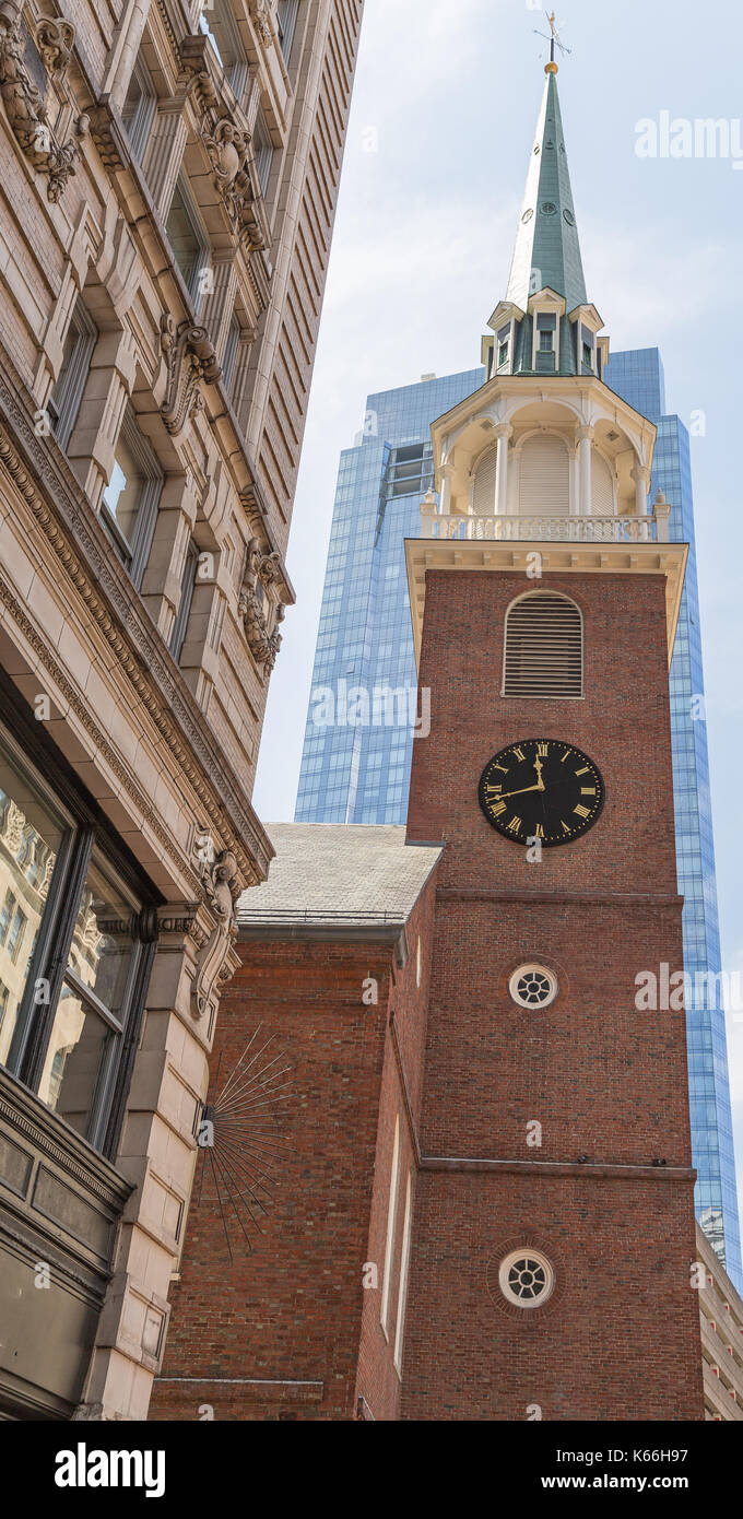 Historical meeting house revolutionary war hi-res stock photography and ...