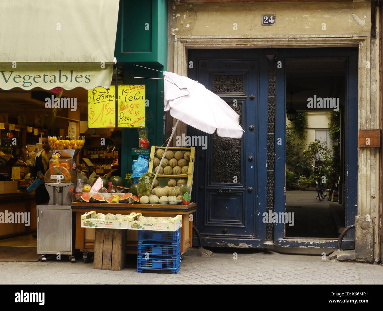 Paris.Some random street scenes Stock Photo - Alamy