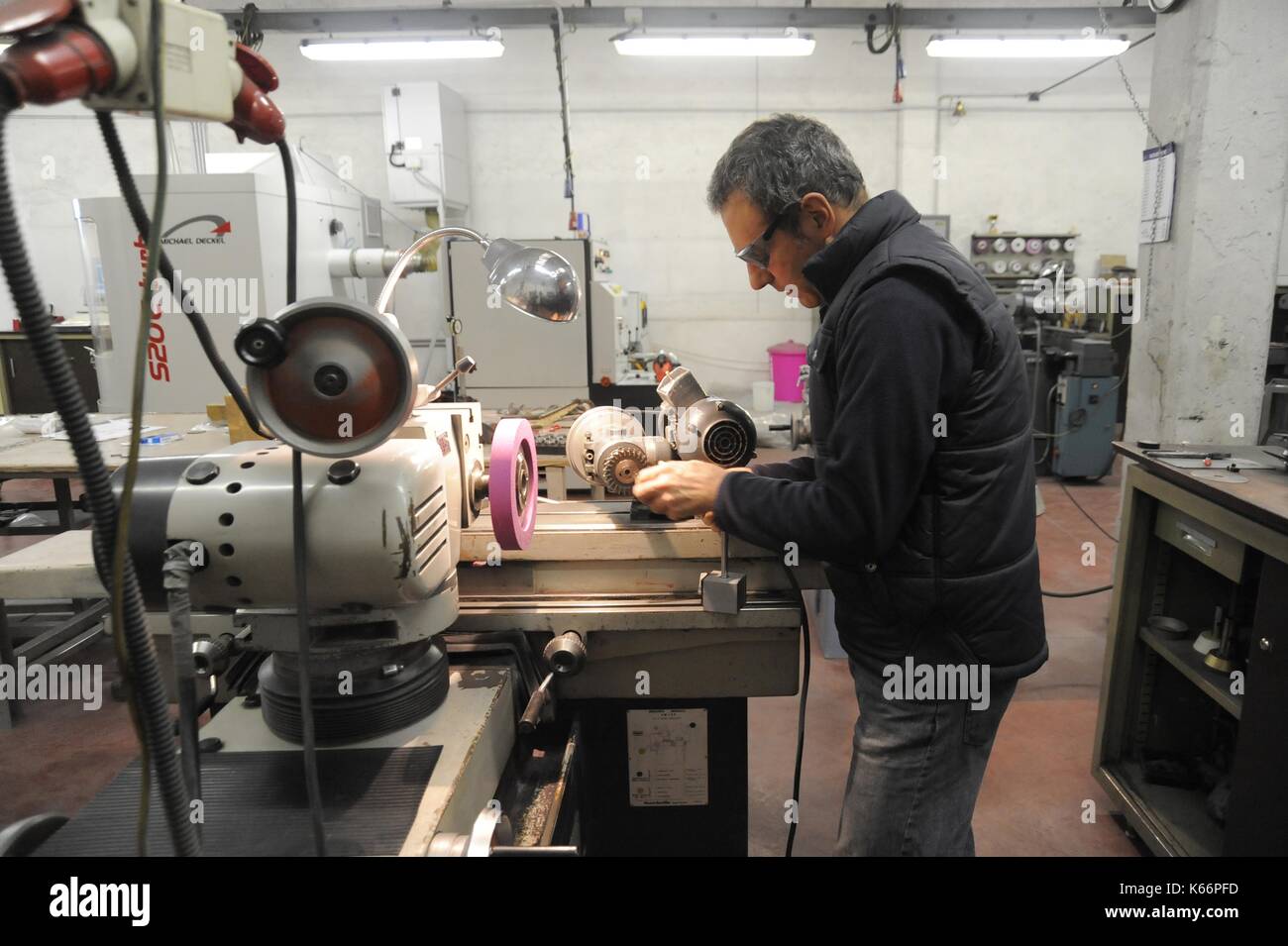 handicraft workshop for tool sharpening and high precision mechanics ...