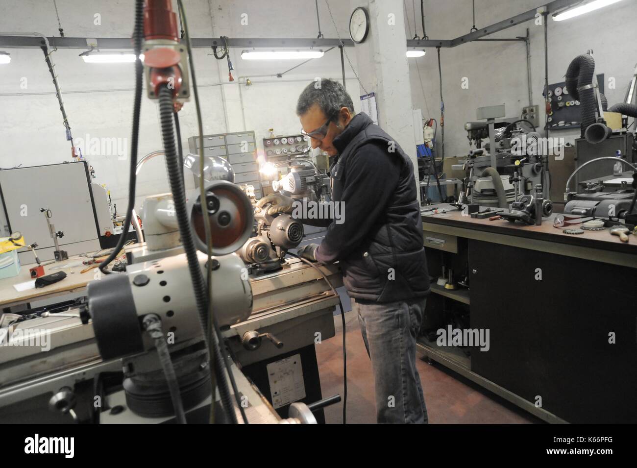 handicraft workshop for tool sharpening and high precision mechanics ...