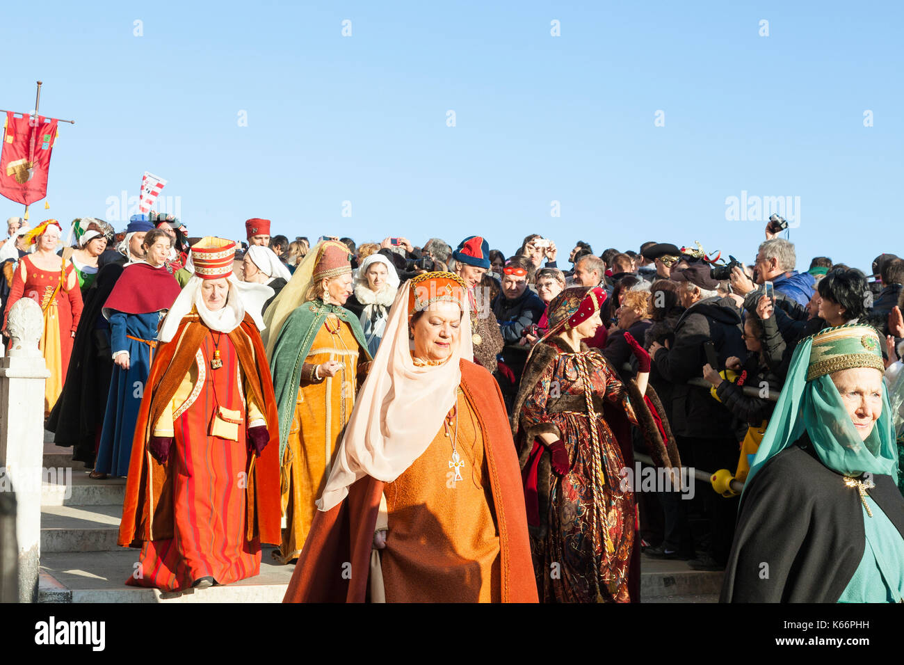 Costumes at venice carnival hi-res stock photography and images - Alamy