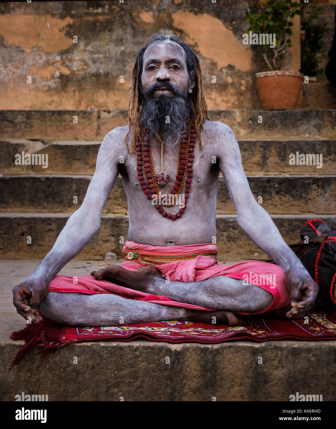 Varanasi india circa november 2016 hi-res stock photography and images ...