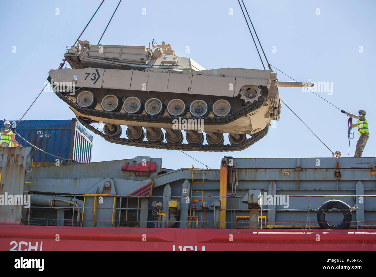 Crane offload hi-res stock photography and images - Alamy