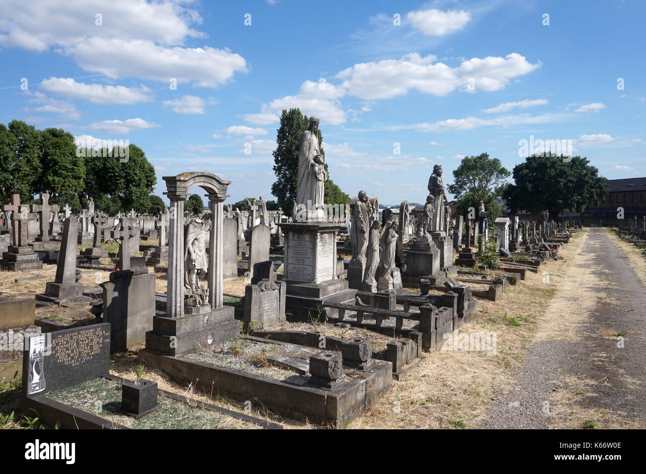 Saint Mary's Catholic Cemetery in Kensal Green, Harrow Road, London ...