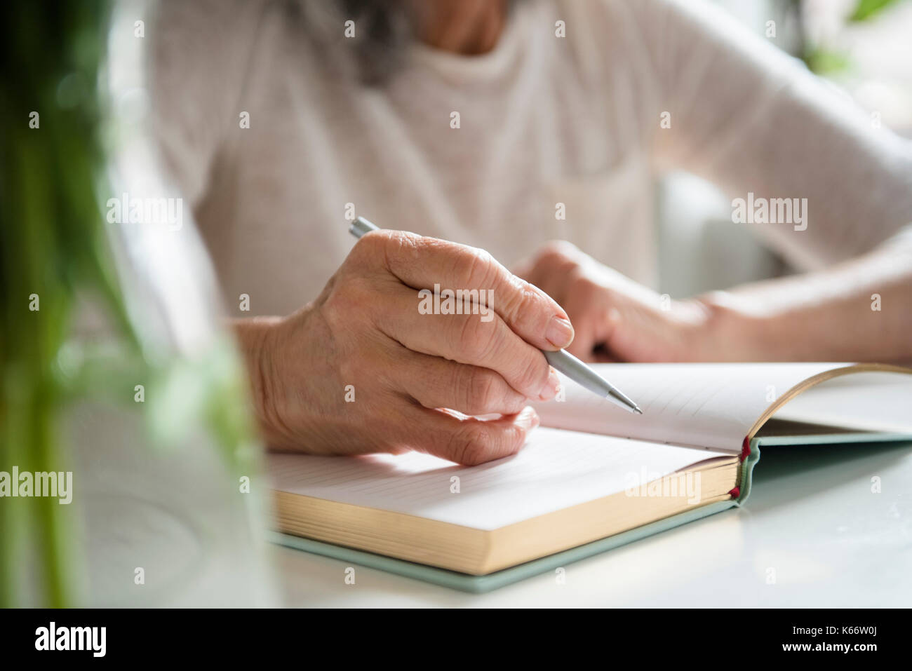 Woman writing hi-res stock photography and images - Alamy