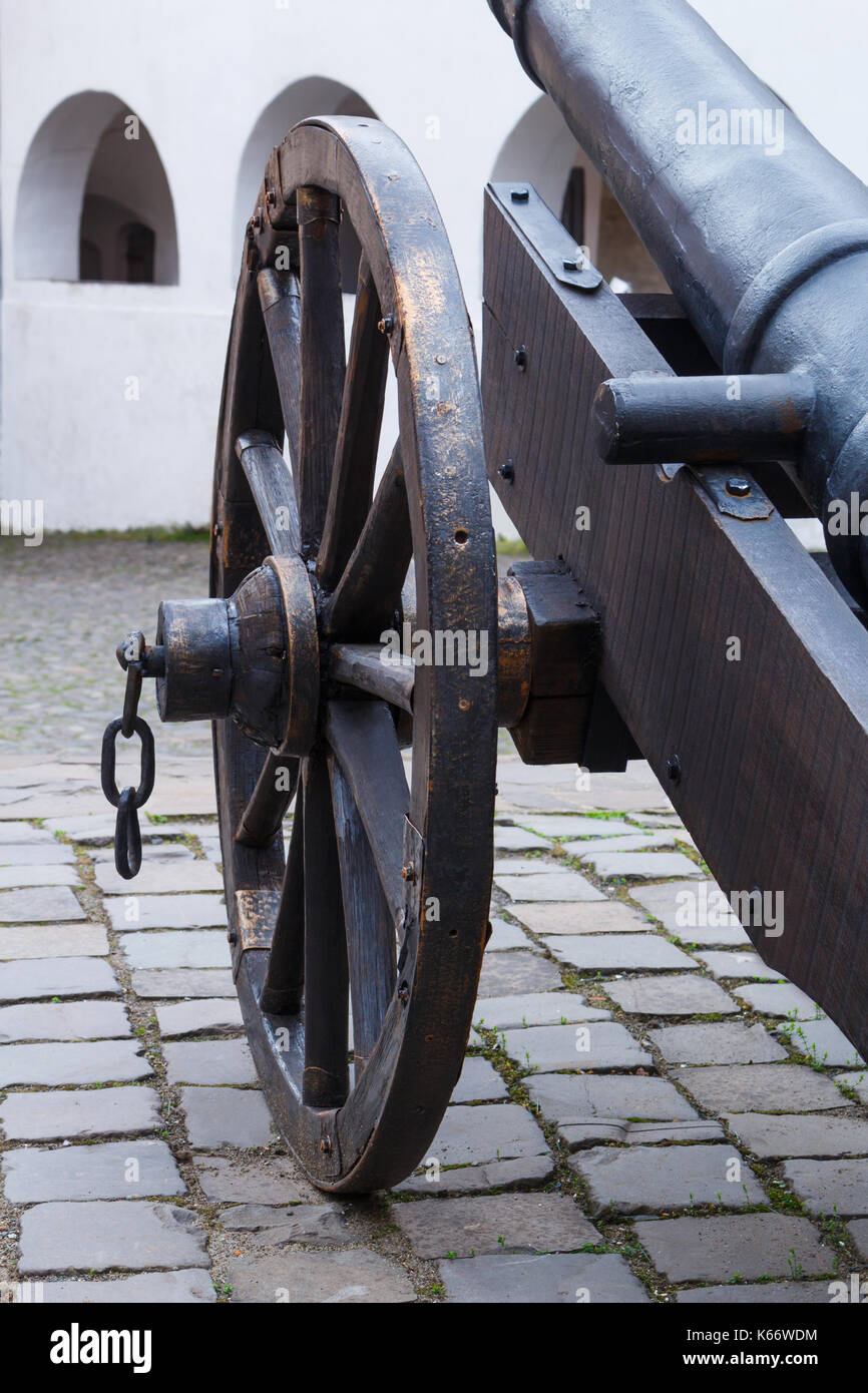 Wheel of ancient cannon close up Stock Photo - Alamy