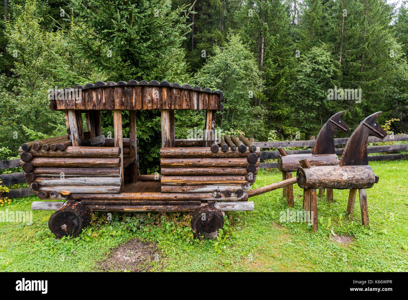 Wooden Carriage Stock Photos & Wooden Carriage Stock Images - Alamy