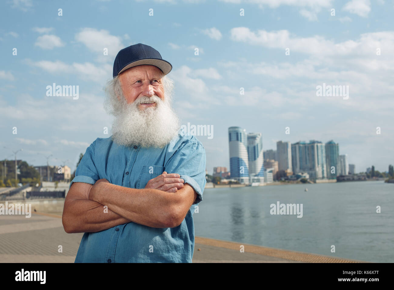 Old man smiley face hi-res stock photography and images - Alamy