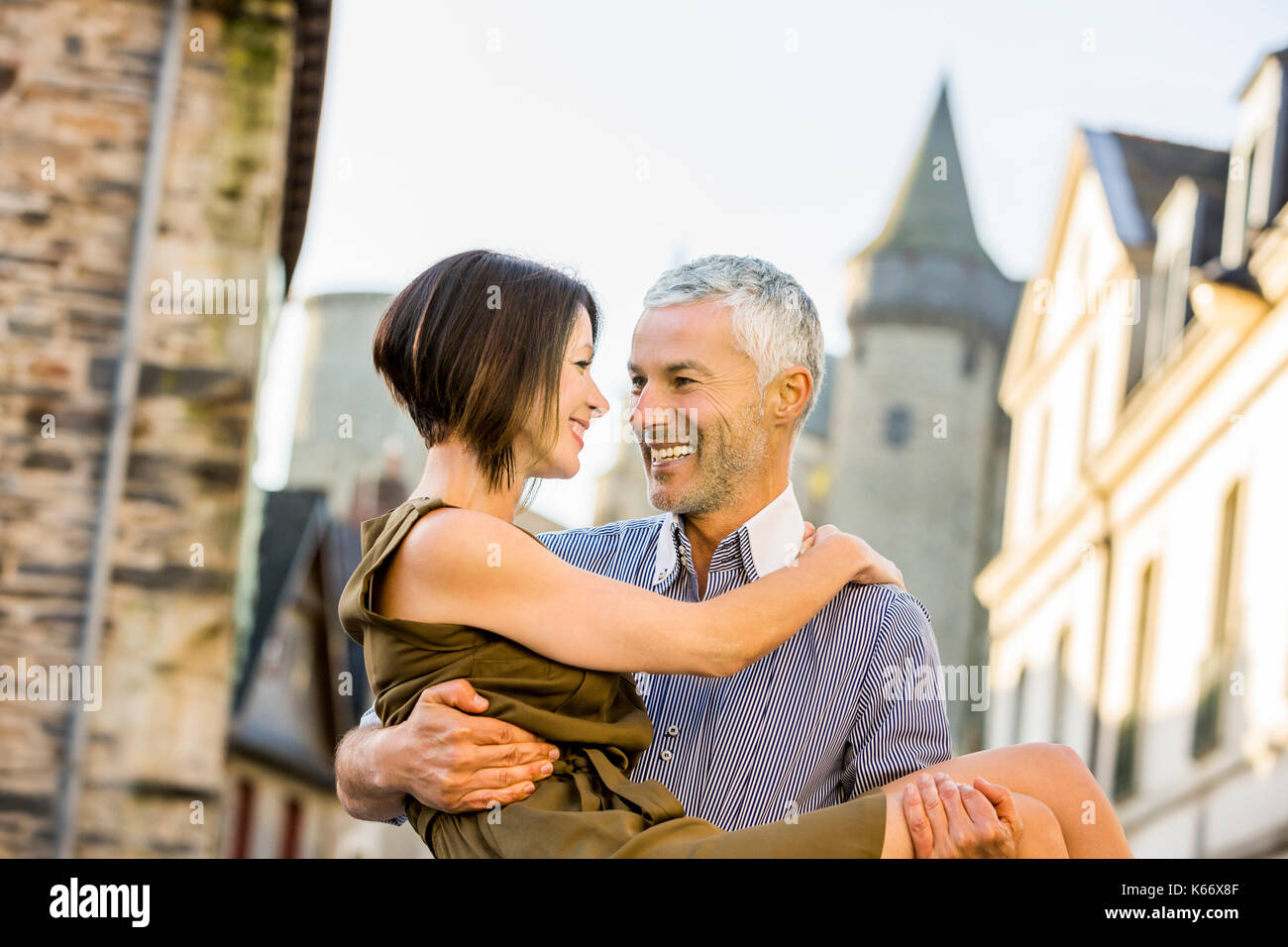 Man carrying a woman hi-res stock photography and images - Alamy