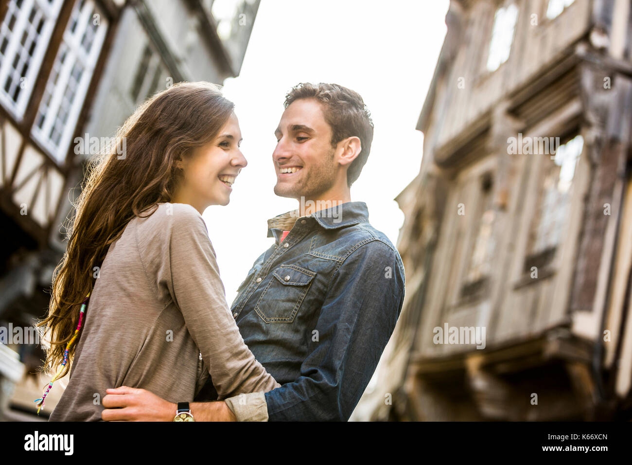 Caucasian couple hugging in city Stock Photo - Alamy