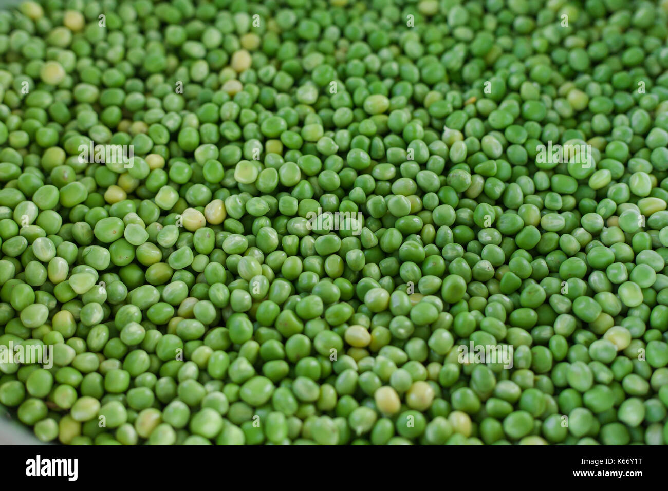 Pile of green peas Stock Photo - Alamy