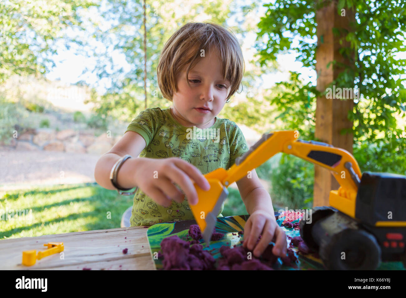 Construction children playing outdoor hi-res stock photography and ...