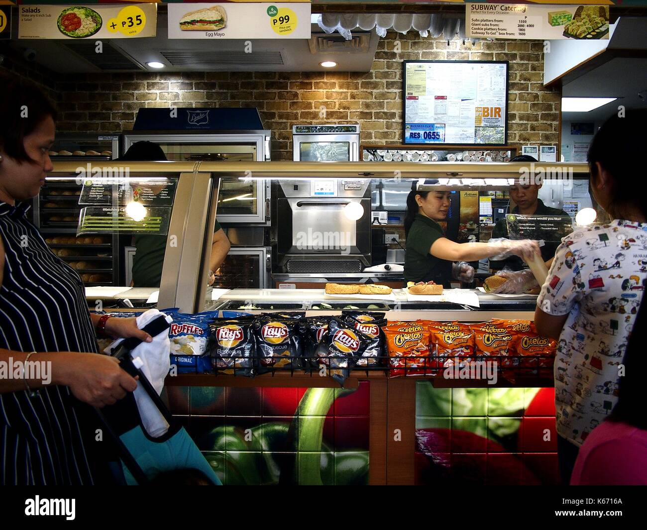 Subway restaurant counter hi-res stock photography and images - Alamy
