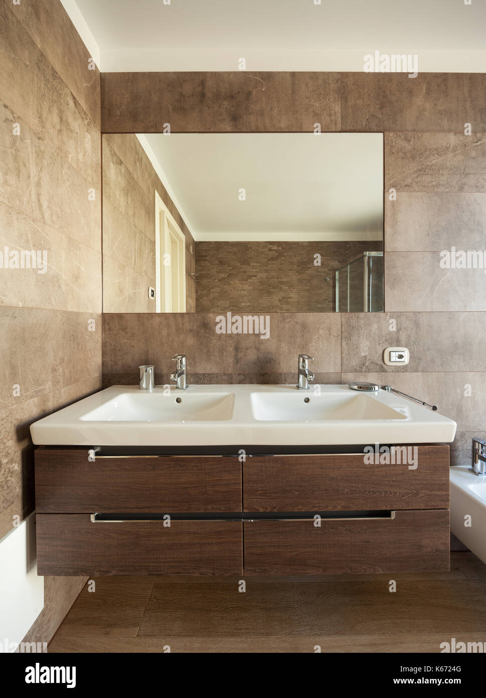 Modern bathroom, new and clean Stock Photo - Alamy