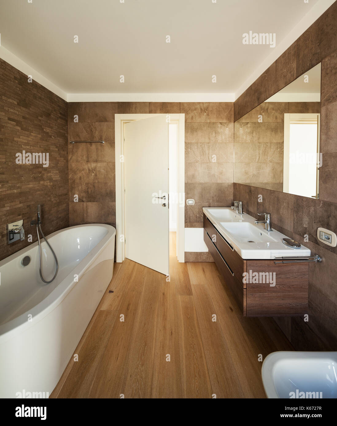 Modern bathroom, new and clean Stock Photo - Alamy