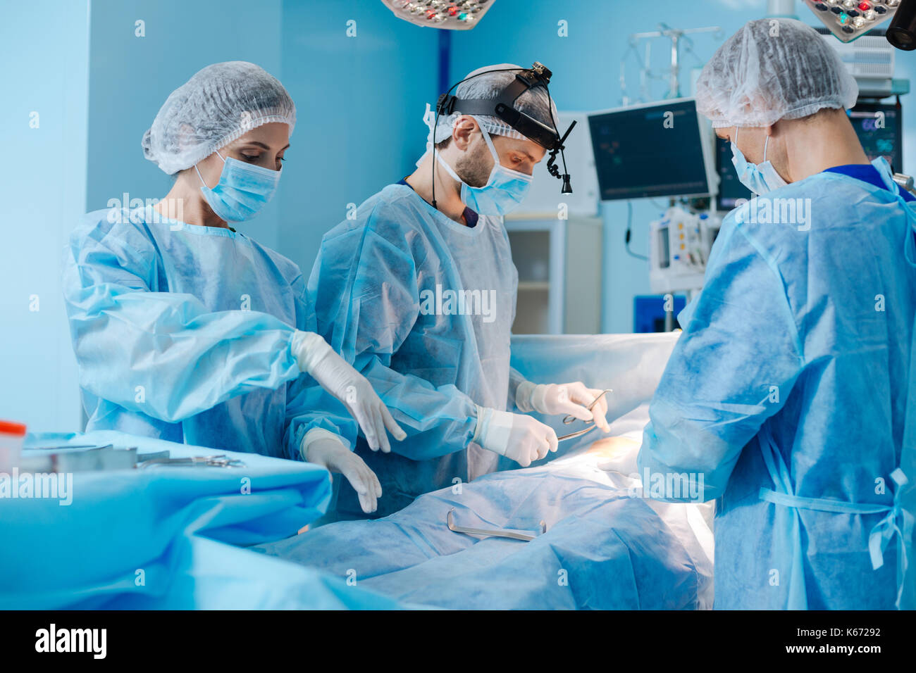 Difficult surgery hi-res stock photography and images - Alamy
