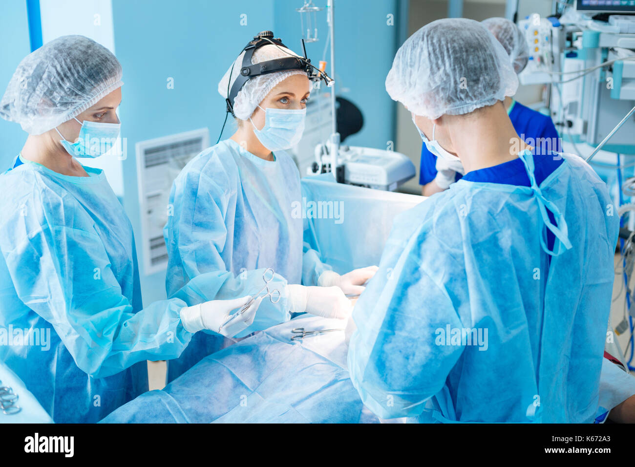 Difficult surgery hi-res stock photography and images - Alamy