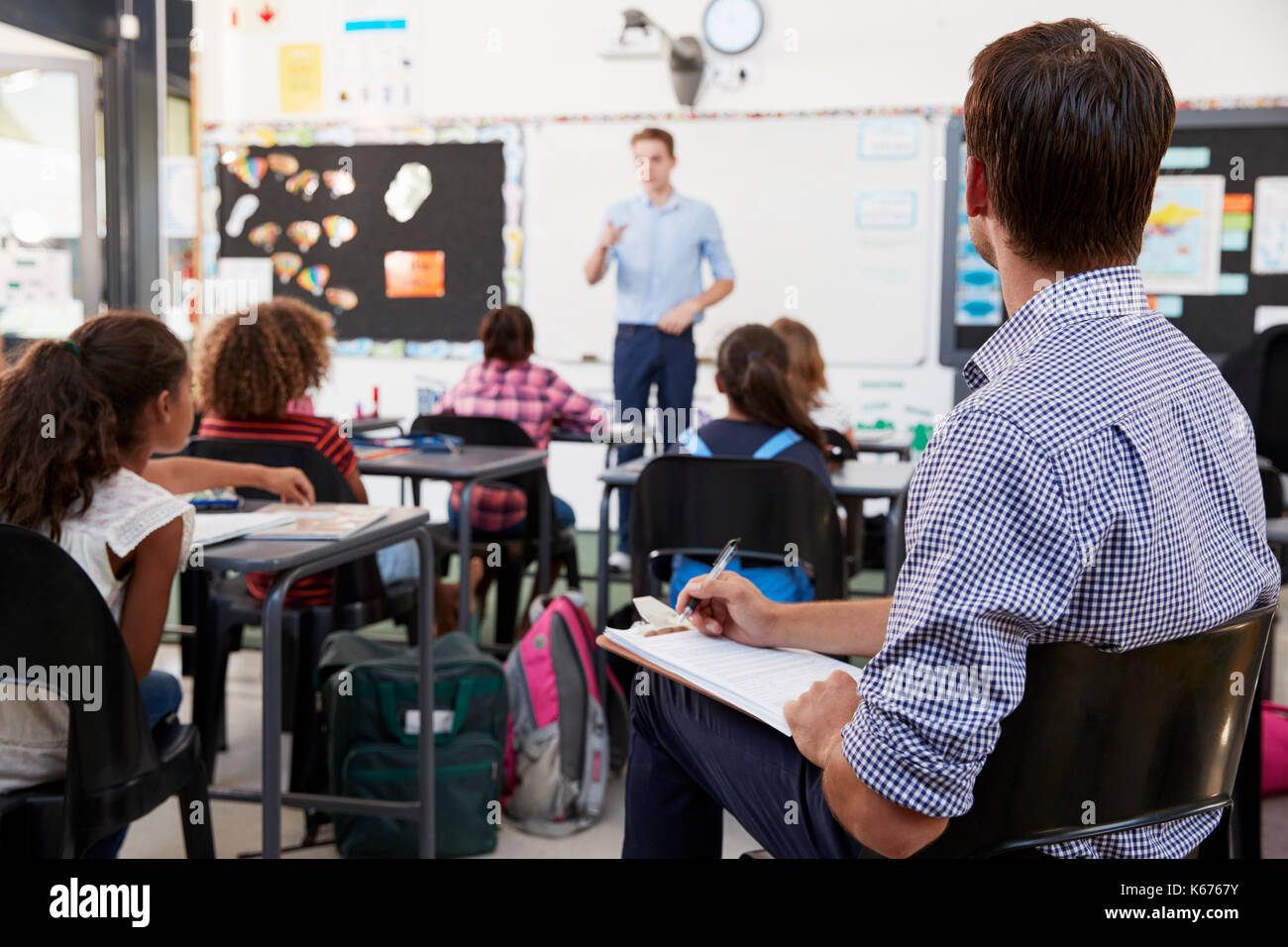 Trainee teacher learning how teach elementary students Stock Photo - Alamy