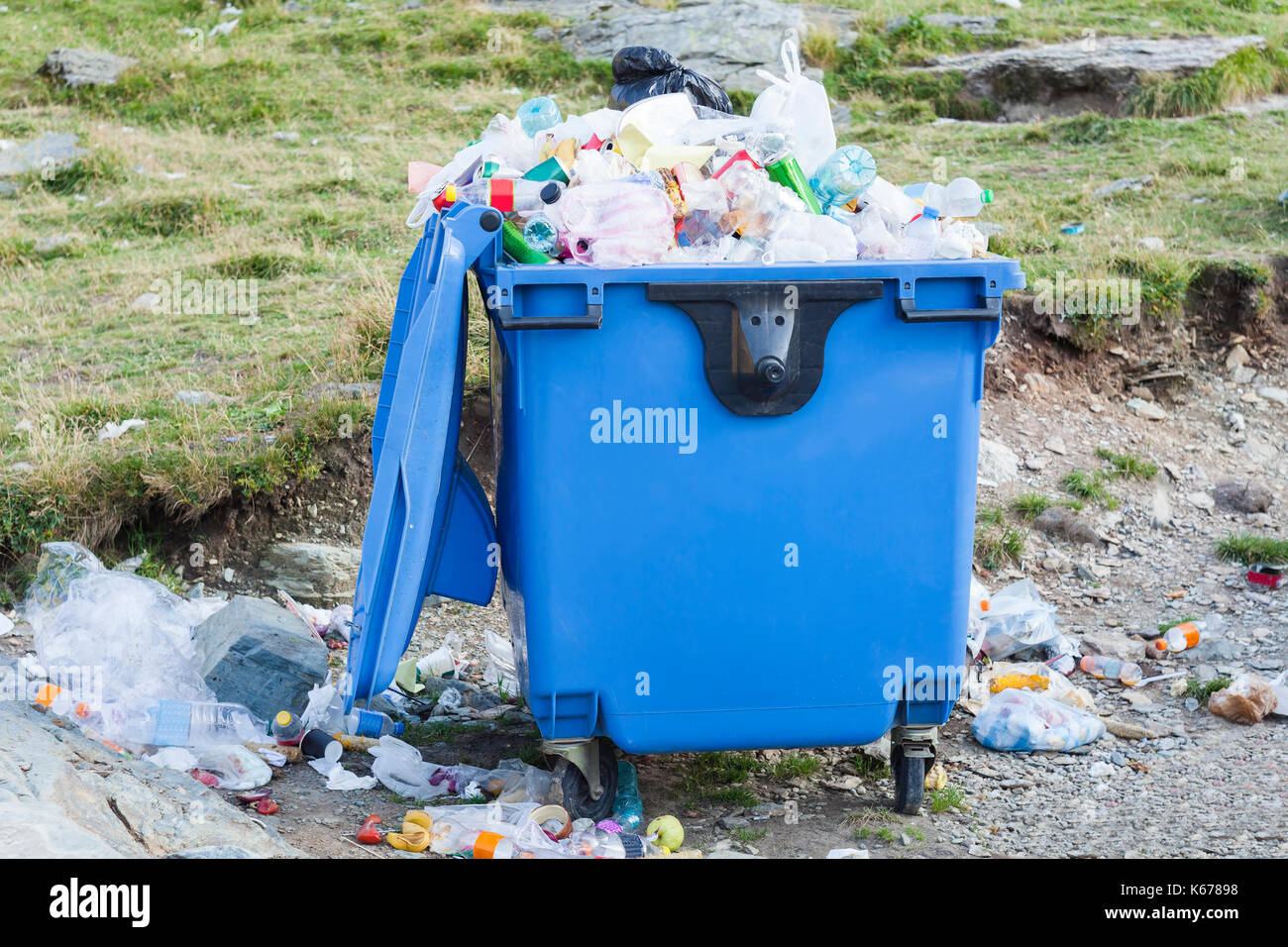 recycle bin full of garbage Stock Photo - Alamy