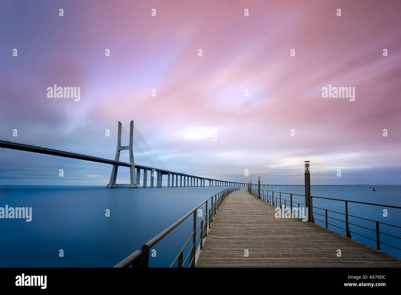 Vasco da gama bridge hi-res stock photography and images - Alamy