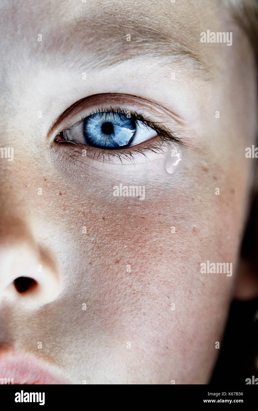 Crying portrait hi-res stock photography and images - Alamy