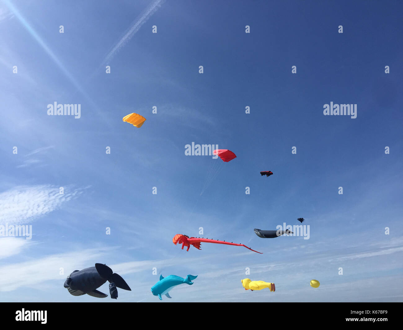Kites flying hi-res stock photography and images - Alamy