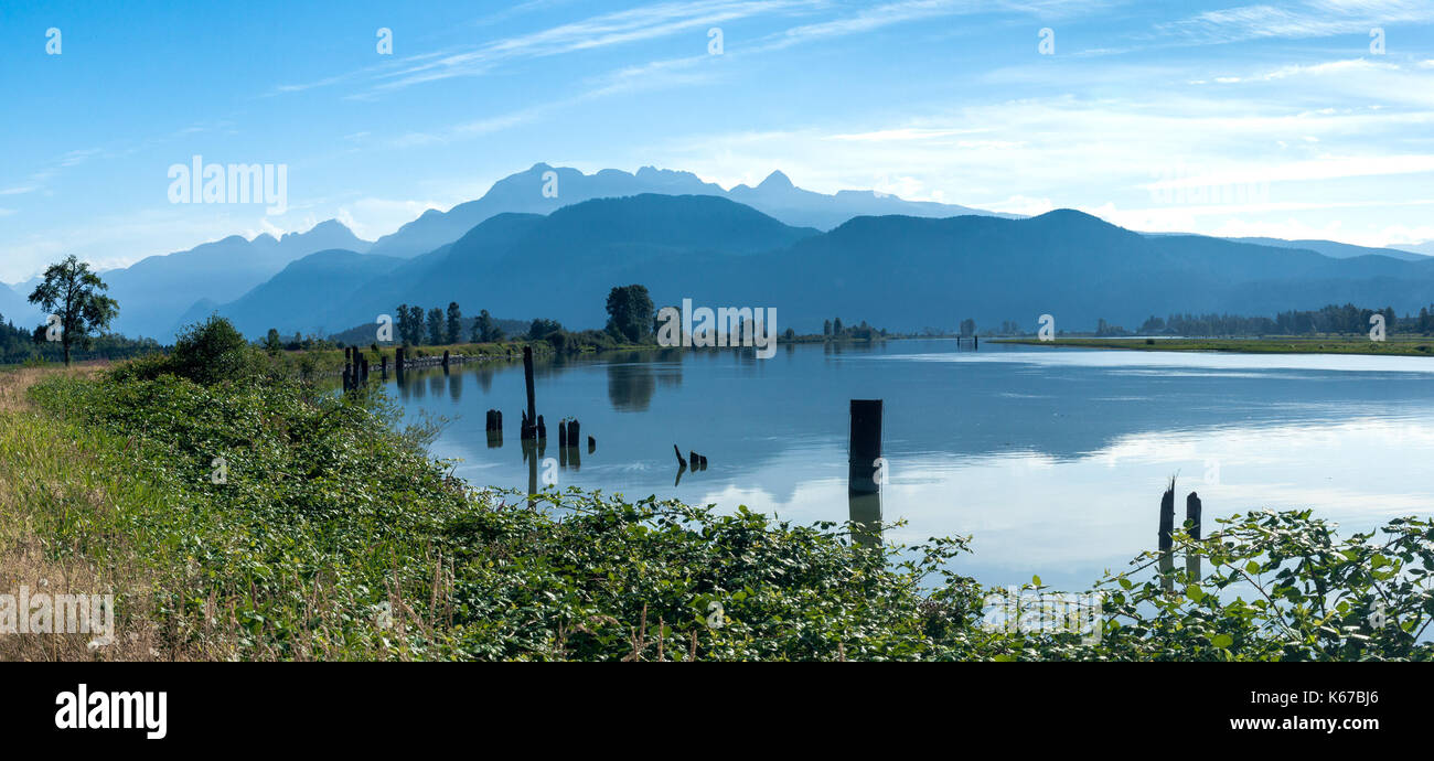 Golden ears mountains hi-res stock photography and images - Alamy
