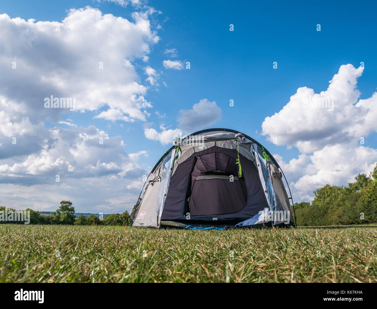 Open tent camping hi-res stock photography and images - Alamy