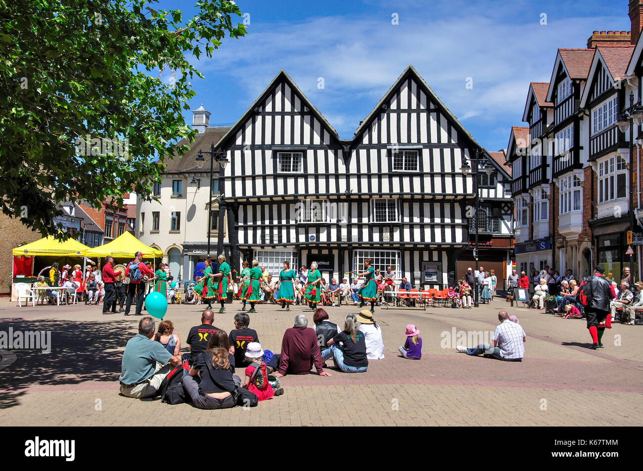 Morris dancing display, Market Place, Evesham, Worcestershire, England ...