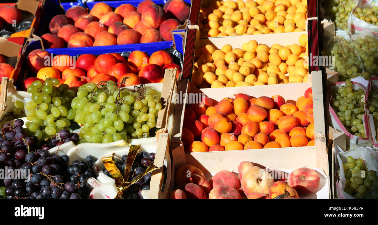 lots of fruit crates for sale in the fruit market Stock Photo - Alamy