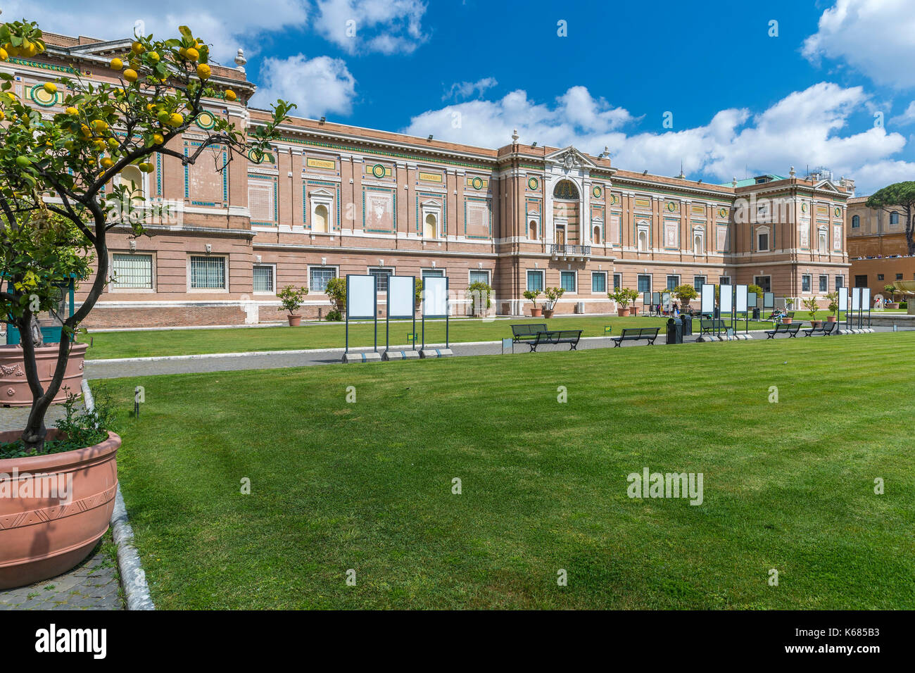 Vatican city landmarks hi-res stock photography and images - Alamy