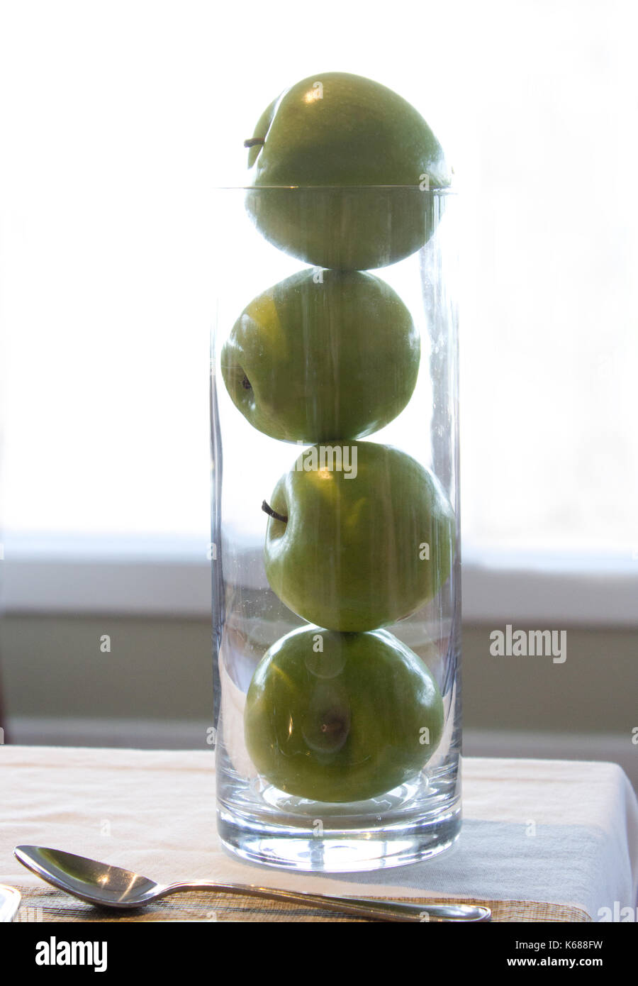 Vase with apples hi-res stock photography and images - Alamy