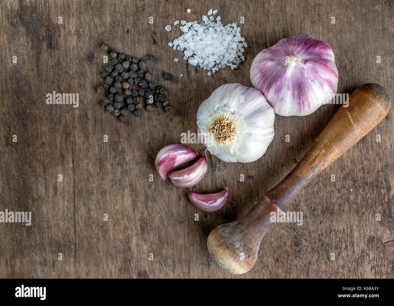Mortar and pestle top view hi-res stock photography and images - Alamy