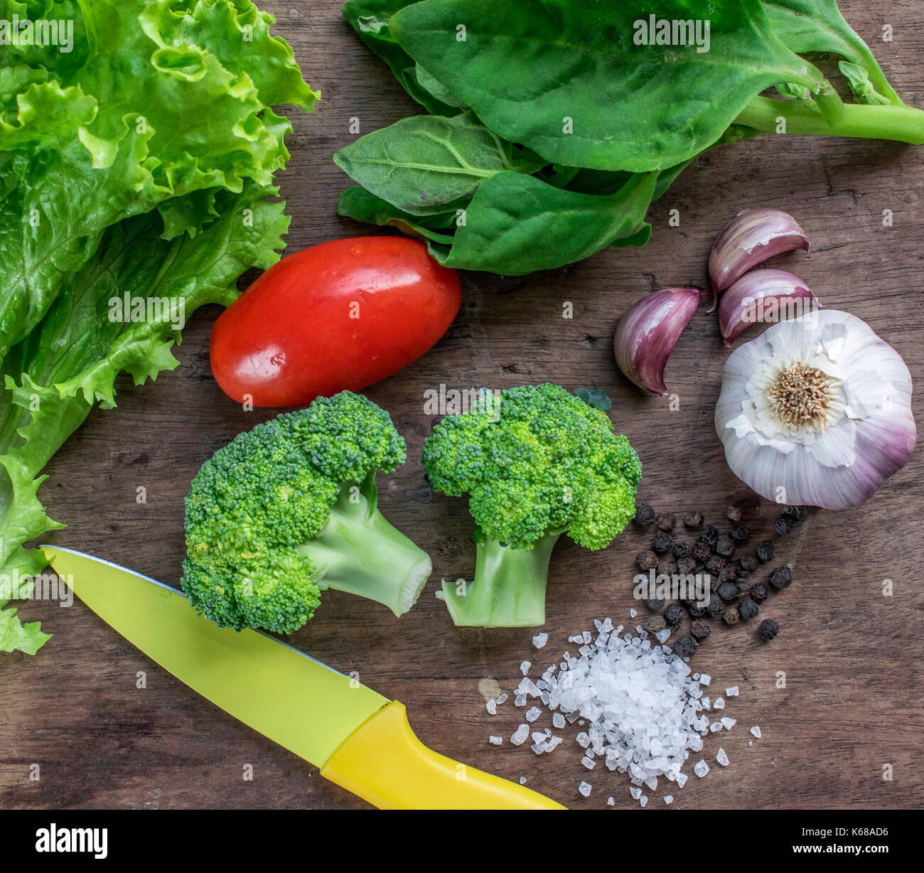 Two broccoli heads hi-res stock photography and images - Alamy