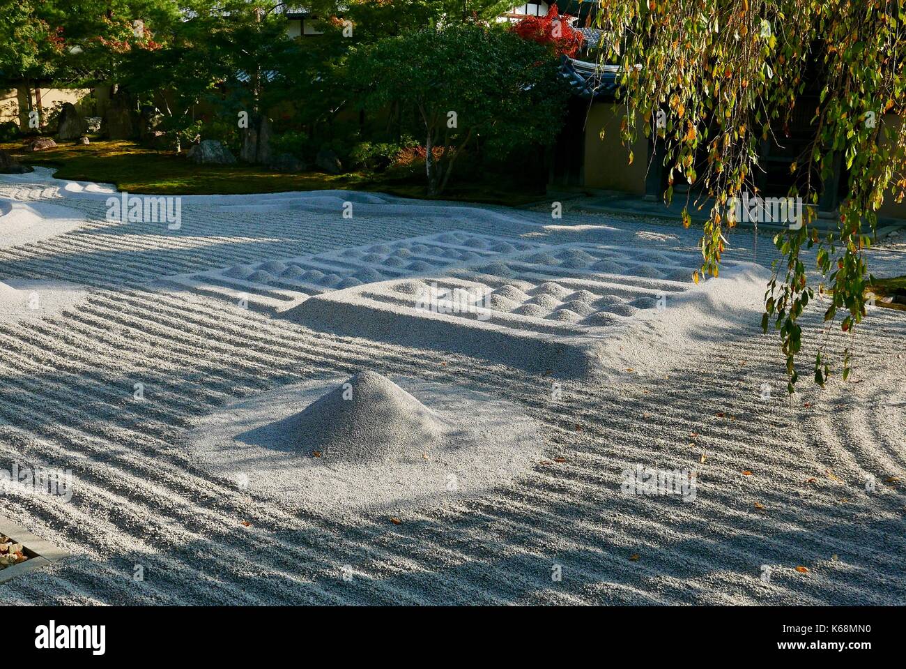 Kodai ji raked stone zen garden in kyoto Stock Photo - Alamy