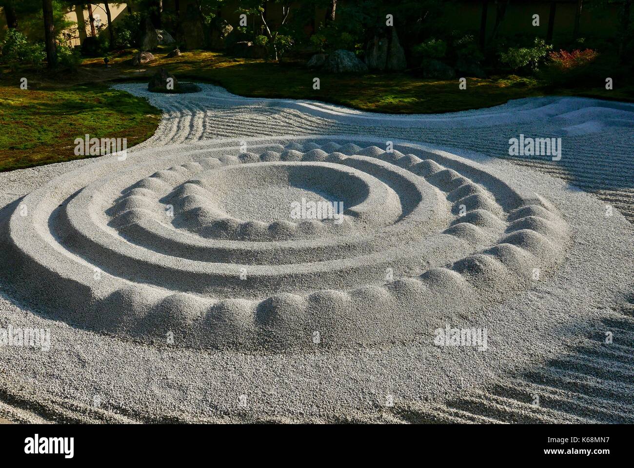 Kodai ji raked stone zen garden in kyoto Stock Photo - Alamy