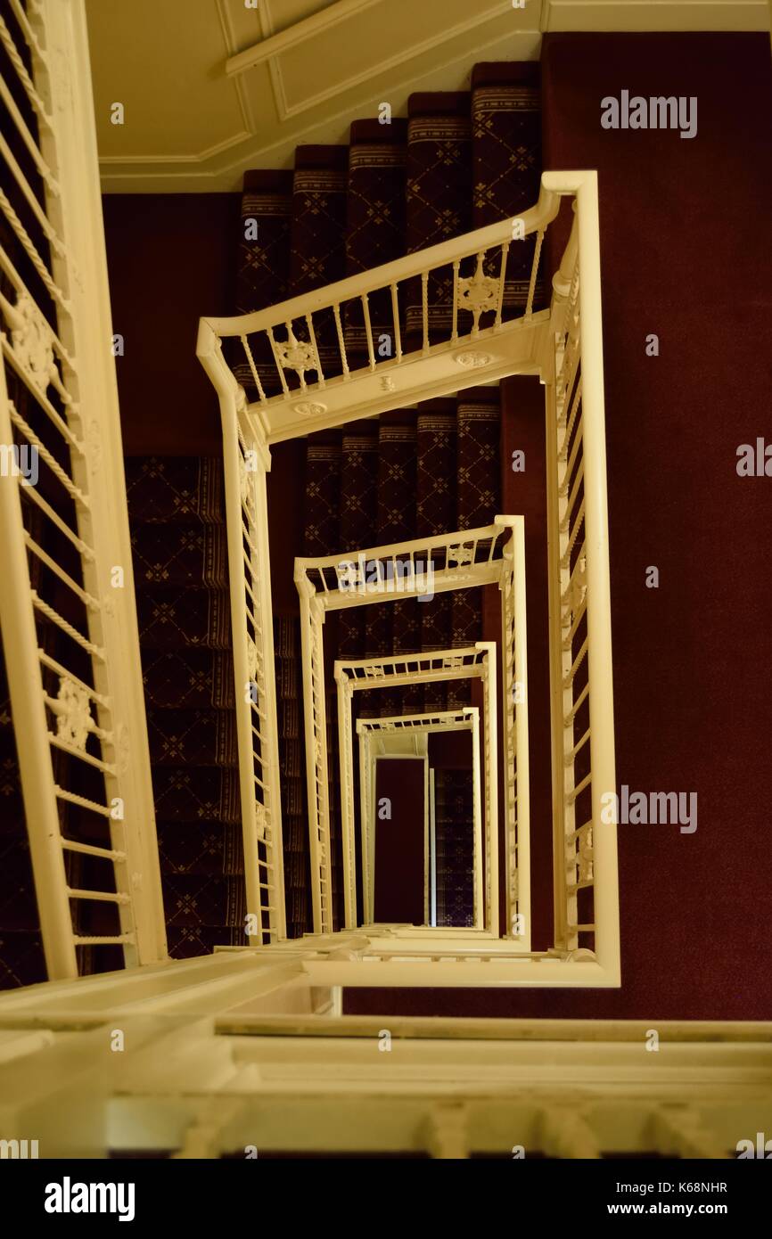 London art deco staircase hi-res stock photography and images - Alamy