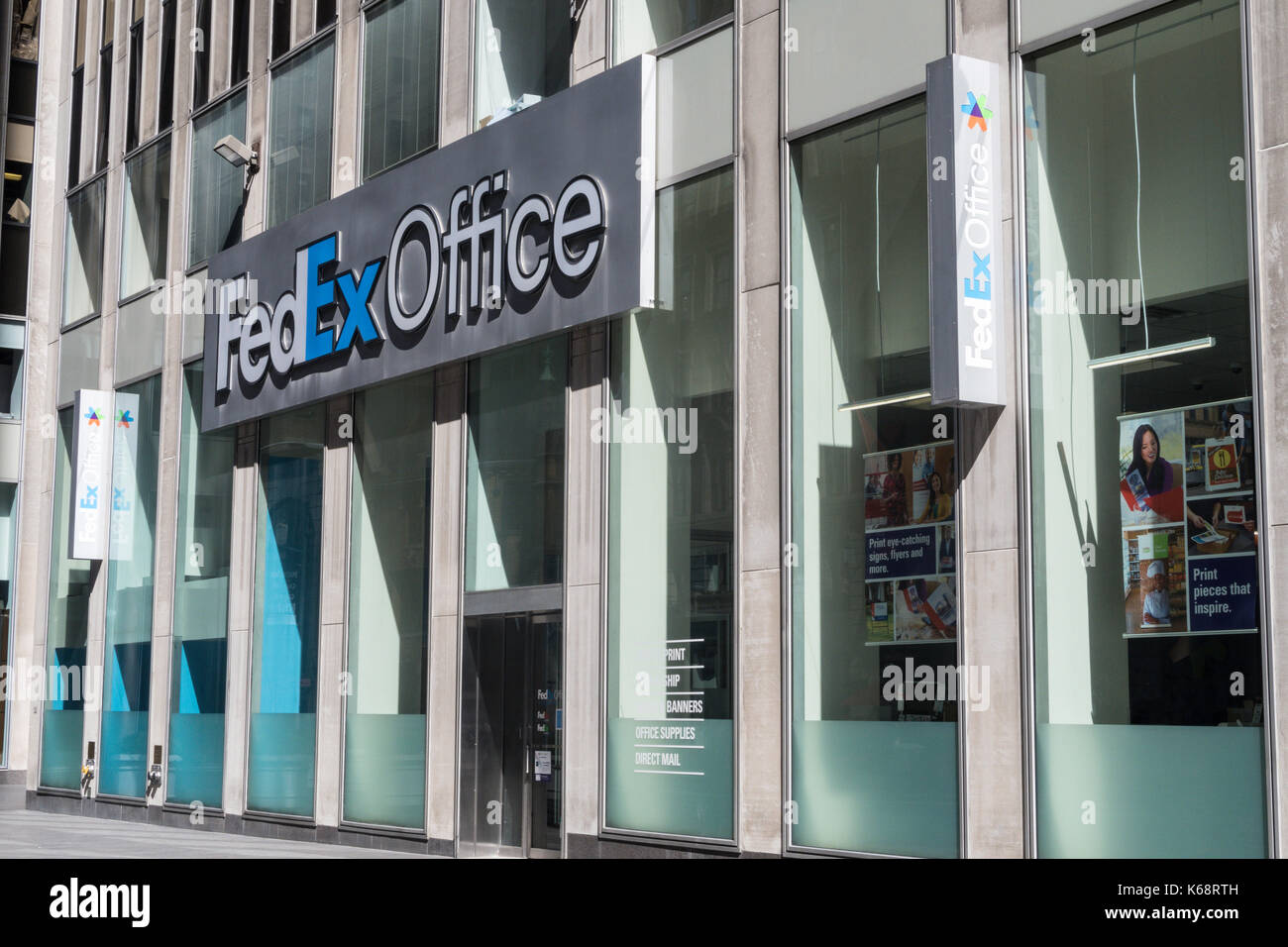 Fedex office entrance hi-res stock photography and images - Alamy