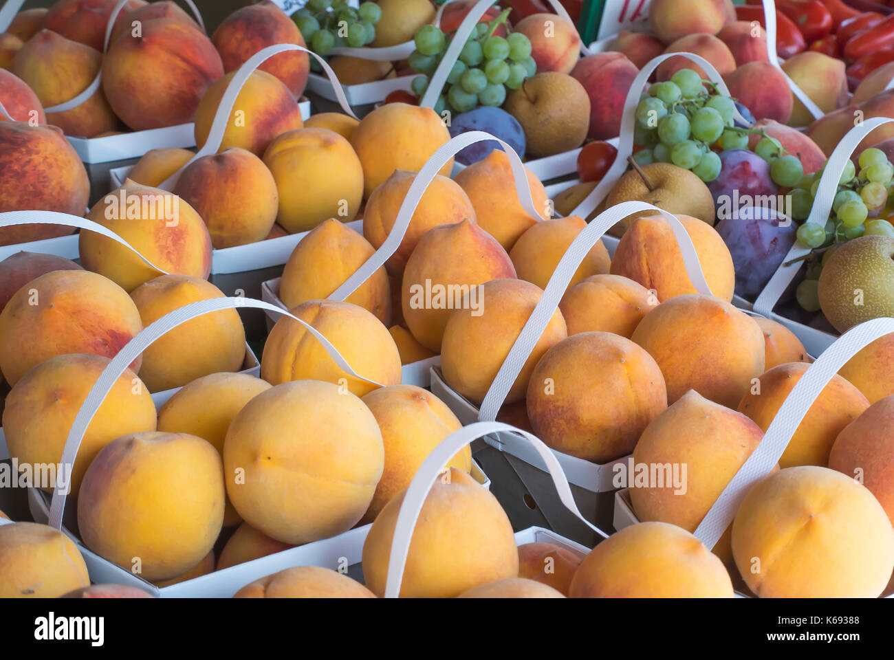 Fruit stand organized hi-res stock photography and images - Alamy