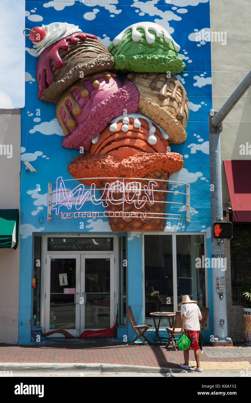 Miami scenes hi-res stock photography and images - Alamy