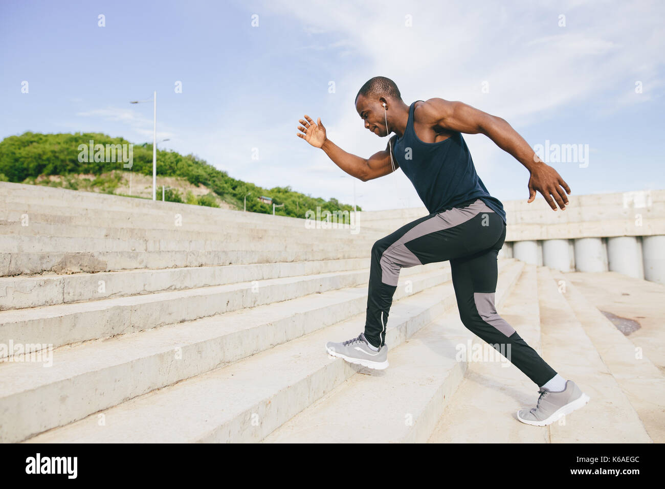 Lowangleview hi-res stock photography and images - Alamy