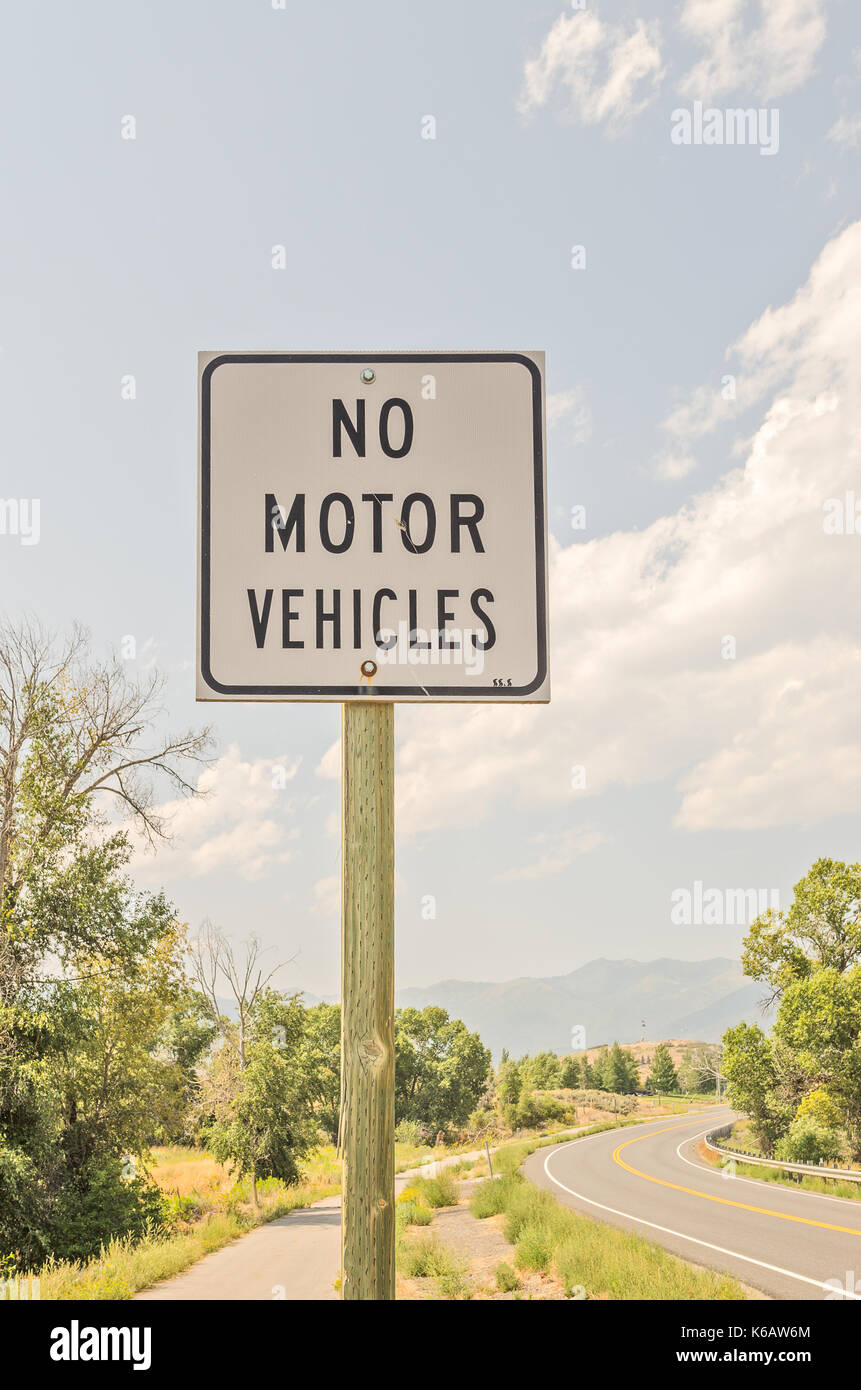 Sign to keep motor vehicles off a paved bike and/or hiking path Stock ...