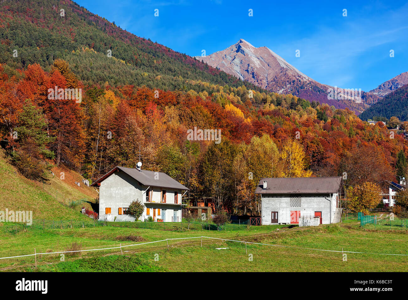Rustic houses switzerland hi-res stock photography and images - Alamy