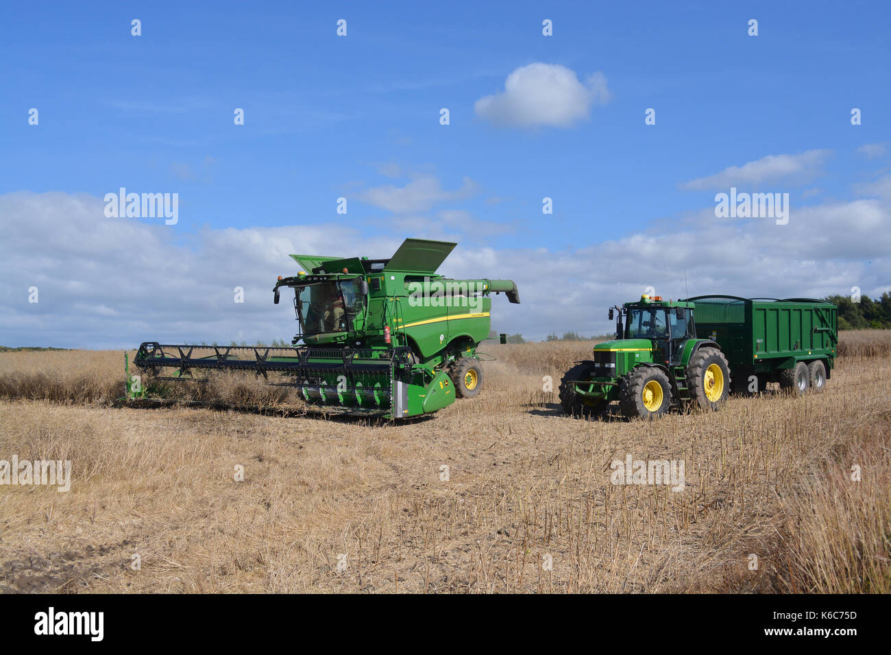 John Deere S690i Hillmaster Combine Harvester Stock Photo - Alamy